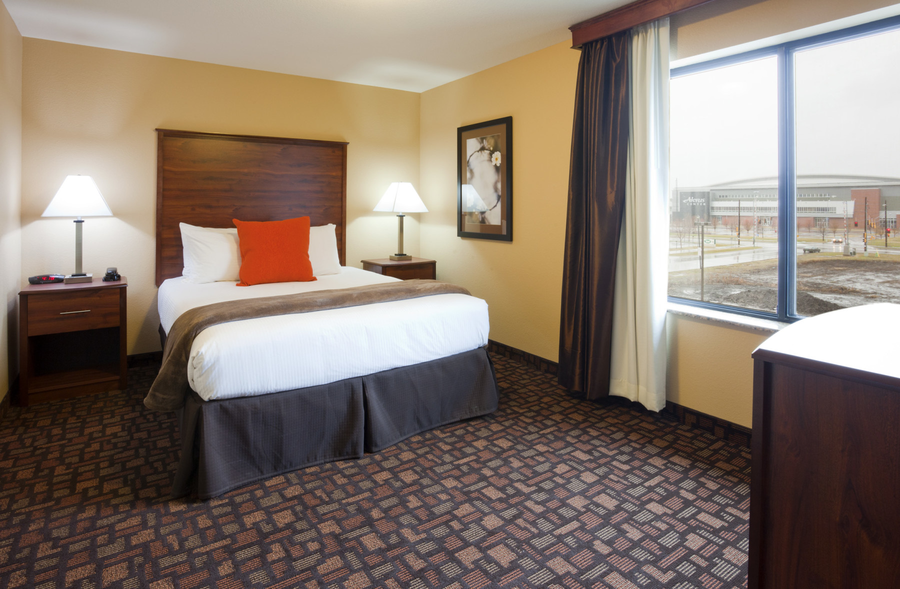 Grand Forks Lodge & Suites | Official North Dakota Travel & Tourism Guide